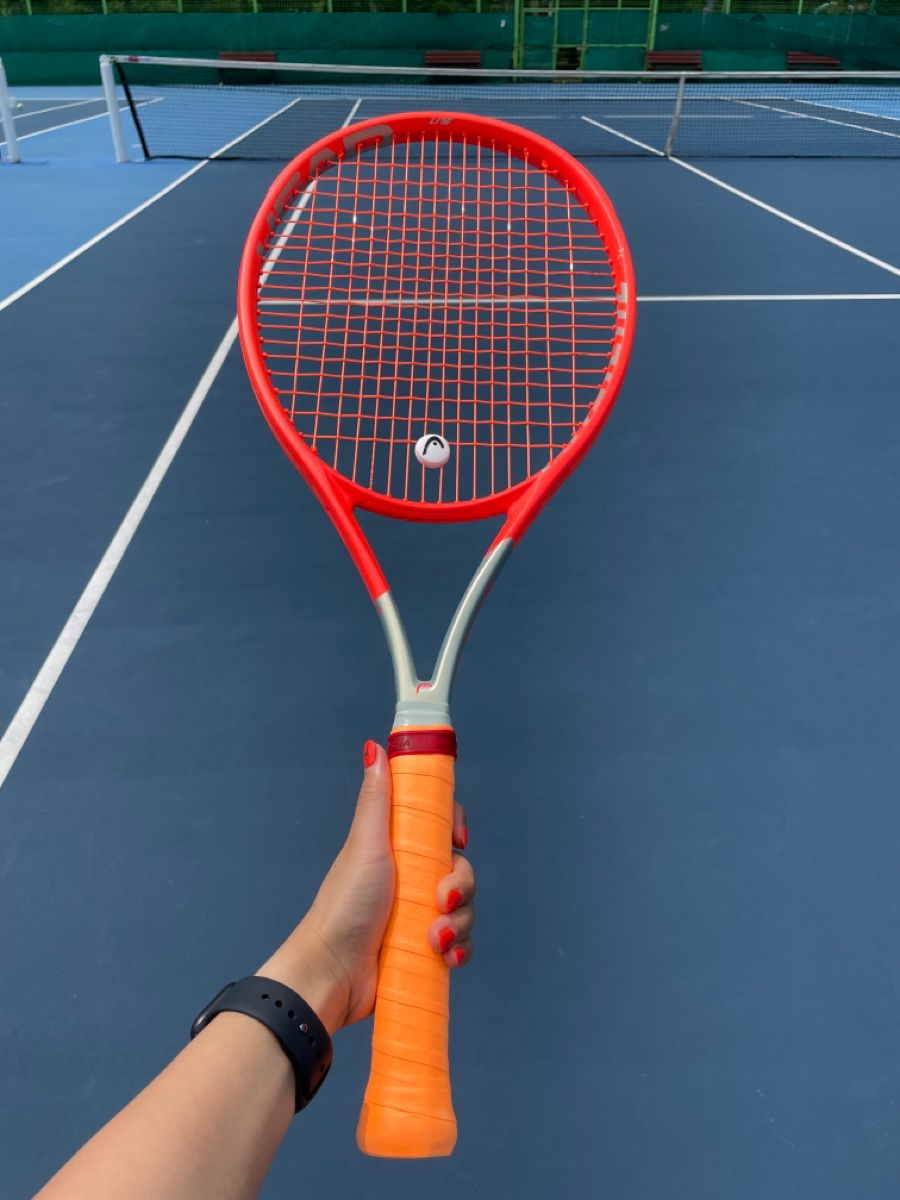 How Much Is a Professional Tennis Racket? - The Tennis Hunters